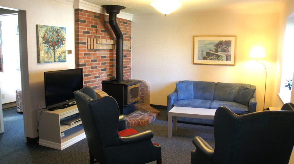 Accommodations - Luau Resort Wasaga Beach